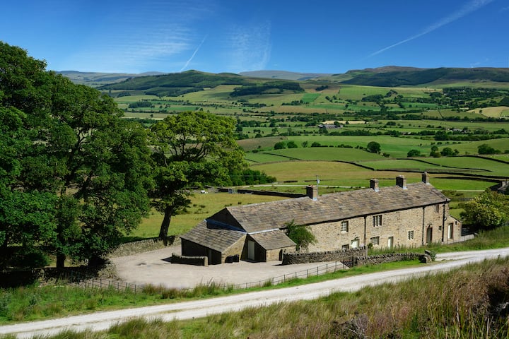 Higher Scarcliffe - 17th Century Farmhouse In Picturesque Moorland Countryside - Skipton