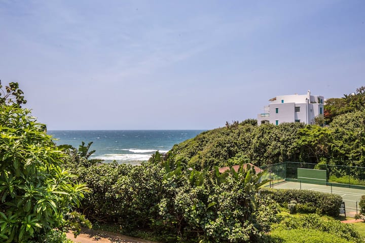 Beachfront Apartment In Secure Estate With Seaview - Dolphin Coast