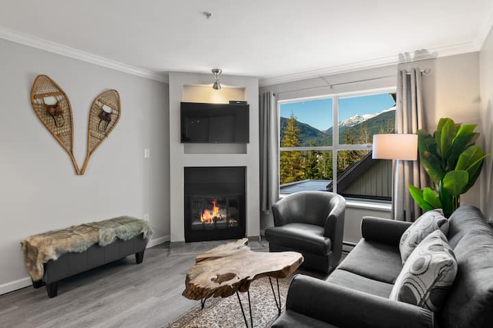 Renovated 2 Bedroom Condo! Pool & Hot Tub - Whistler Blackcomb