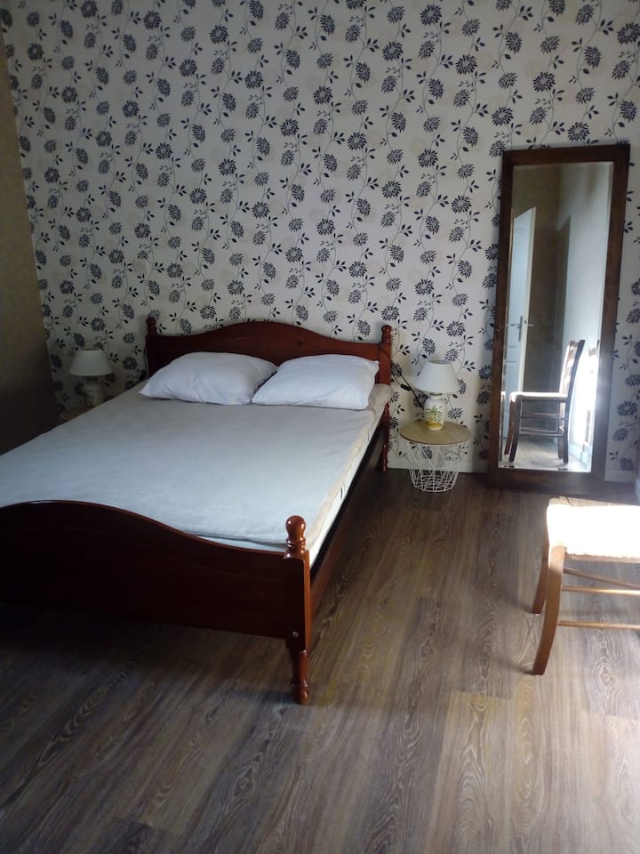 Duplex 2 Chambres Avec Garage En Centre Ville - Payolle