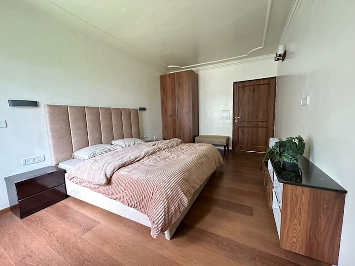 Great Location Mall Road Modern Villa - 2 Bedrooms - Mussoorie