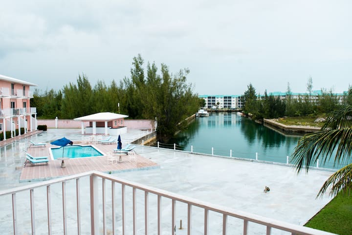 Large Townhouse On The Canal - Freeport