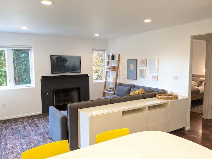 Bright, Clean And Fully Equipped 2br Flat Near Zoo - Seattle, WA