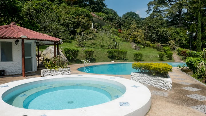 Hermosa Y Cómoda Finca - La Mesa