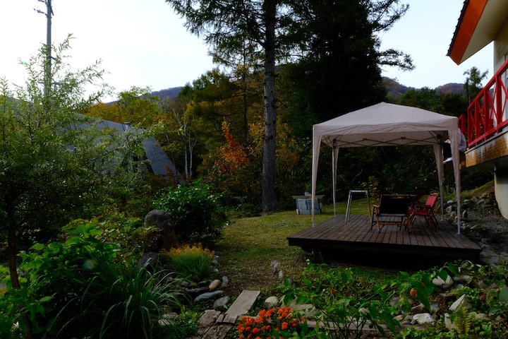 Private Lodge With Deck, Mountain View & Fireplace - 絲魚川市