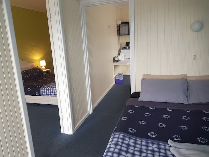Furnished Family Room In Whyalla - Whyalla