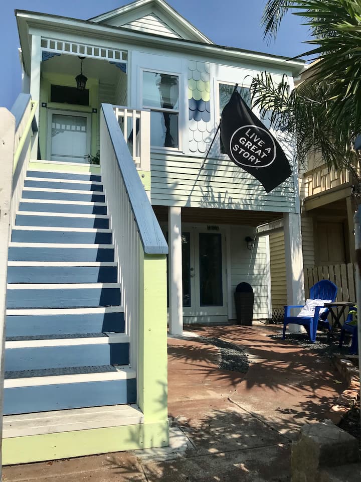 Welcome To Under The Gulf Moon - Texas