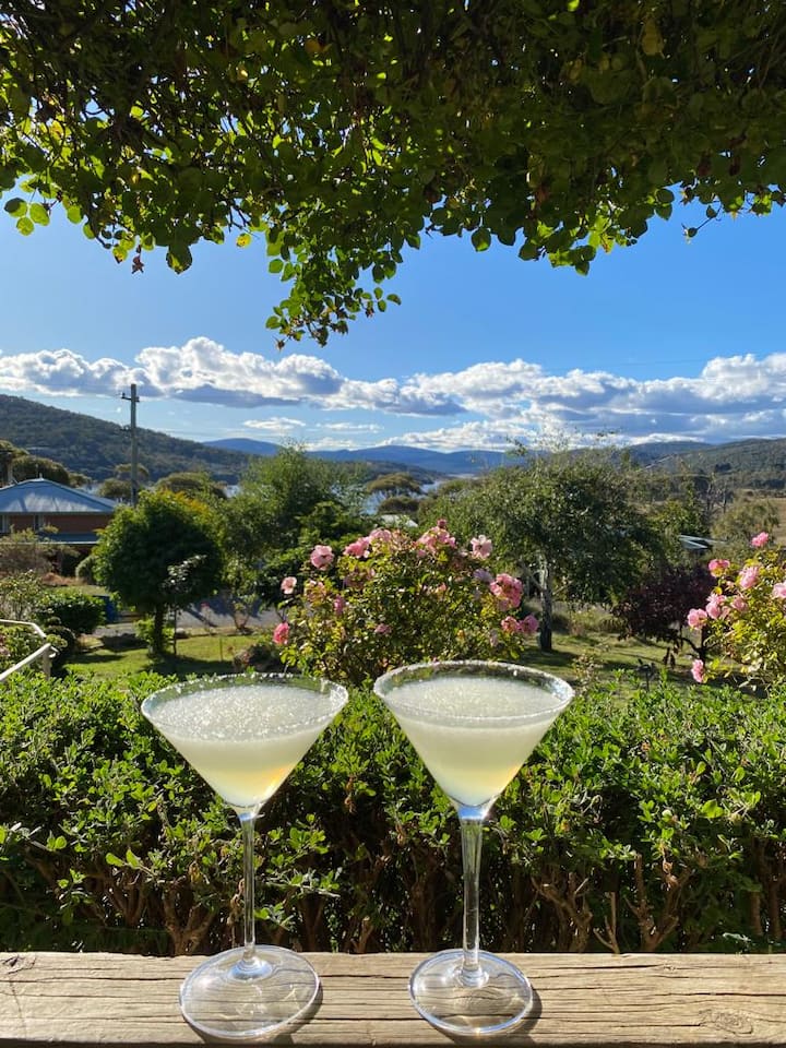 Alpine Garden Chalet With Lake And Mountain Views - Adaminaby