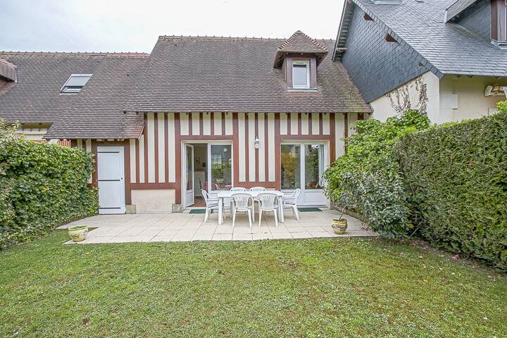 Maison Typique Dans Résidence Avec Tennis-piscine - Deauville