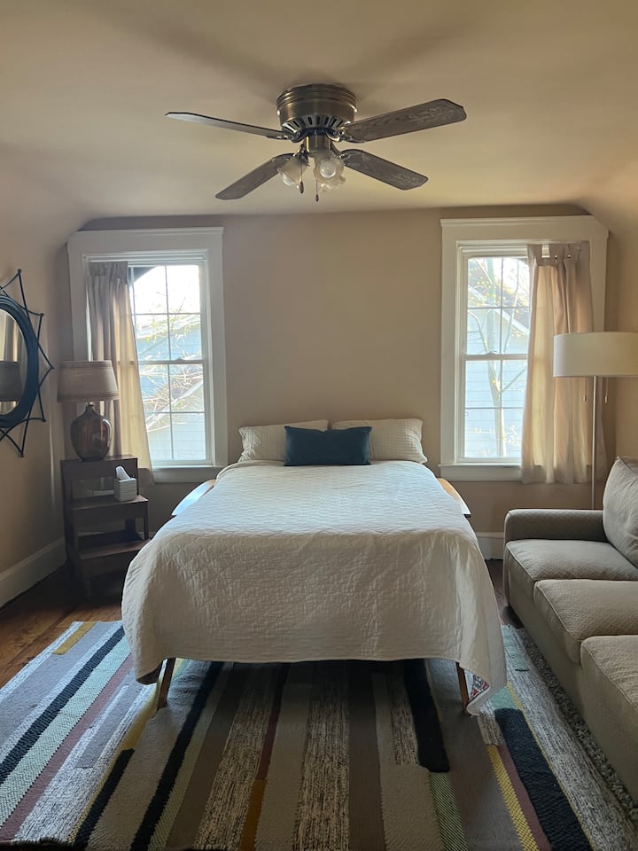 Prívate 3rd Floor Suite - Cleveland, OH