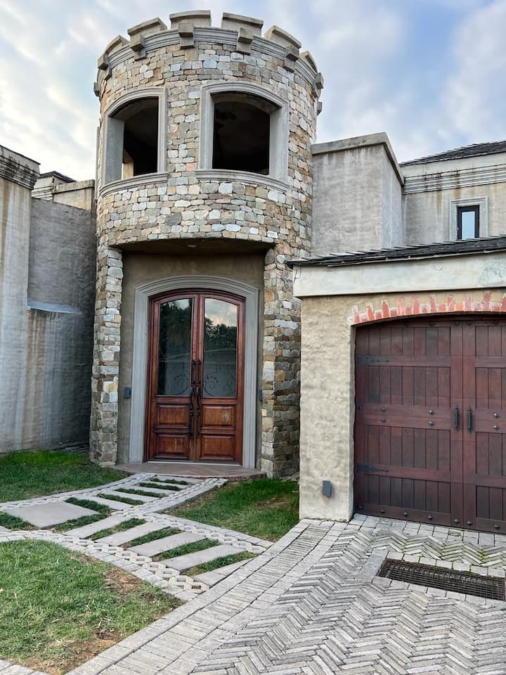 Castle At Countryview - Midrand