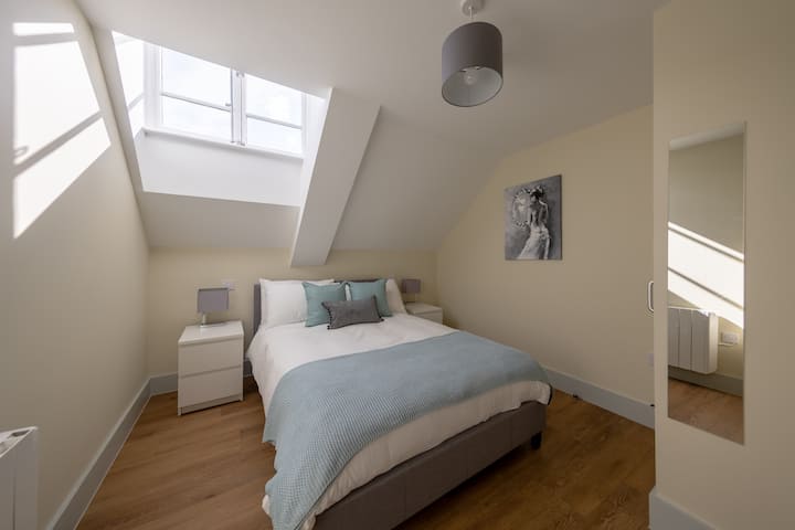 Modern 2 Bedroom Apartment- Town Centre - Sleeps 6 - ヘリフォード