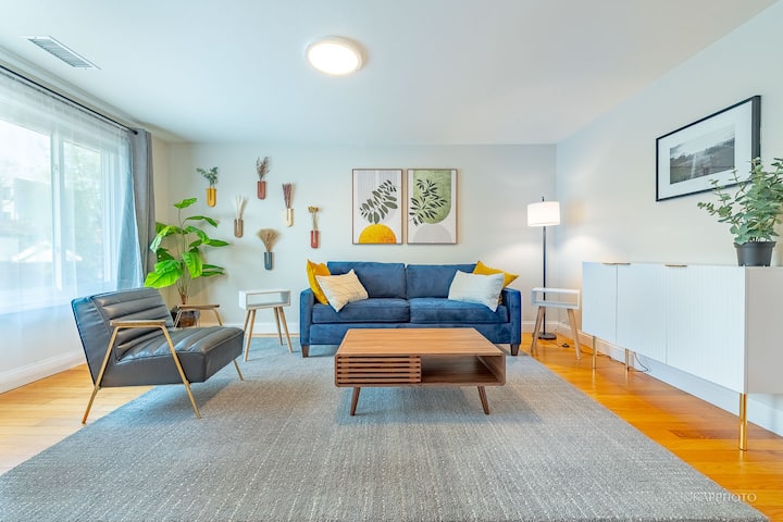 Cozy 2 Bed Pilsen Condo - Chicago, IL