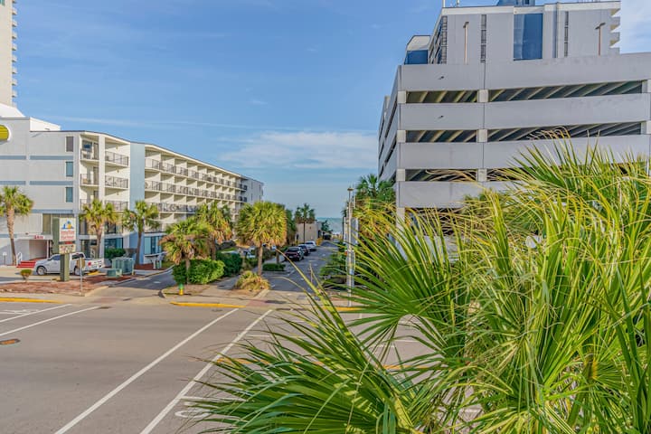 Serene Oceanview Beach Cottage-steps To The Beach! - Myrtle Beach, SC
