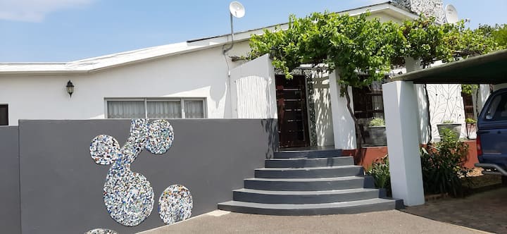 Mosaic Flat With A View Of The Helderberg - 西薩默塞特