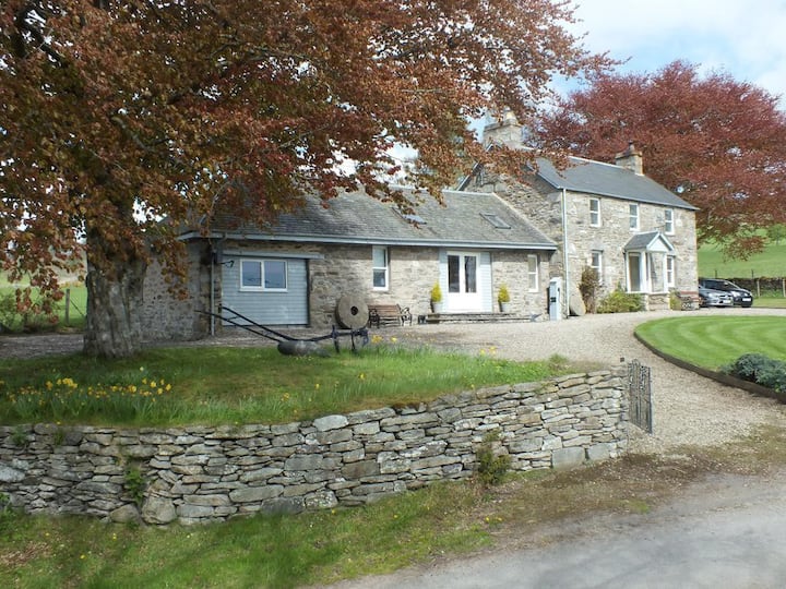 Spacious Smiddy Cottage for 2, By Pitlochry - Houses for Rent in ...