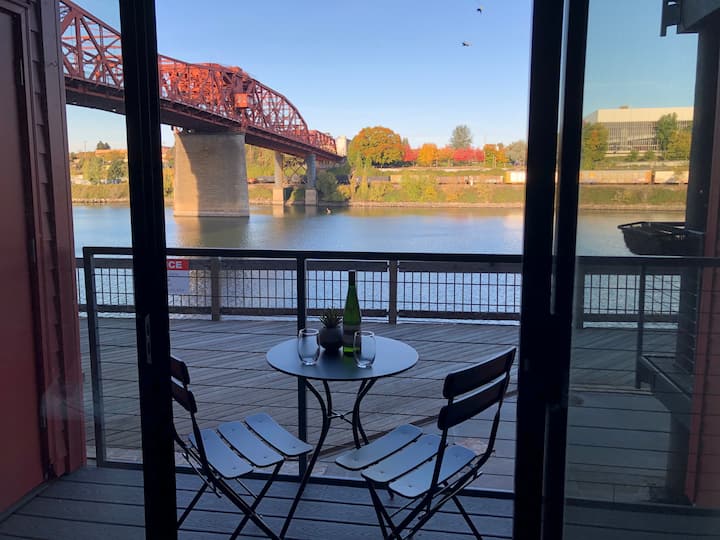 Riverview Retreat Near Pearl District Long Stays - Portland, OR