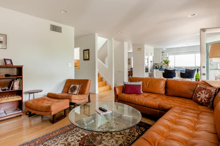 Beautiful Large Home, Quiet, Modern, City Center - Los Angeles, CA