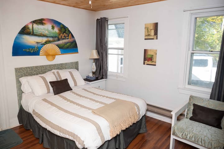 Small Studio In Riverfront Historical House - Fredericton