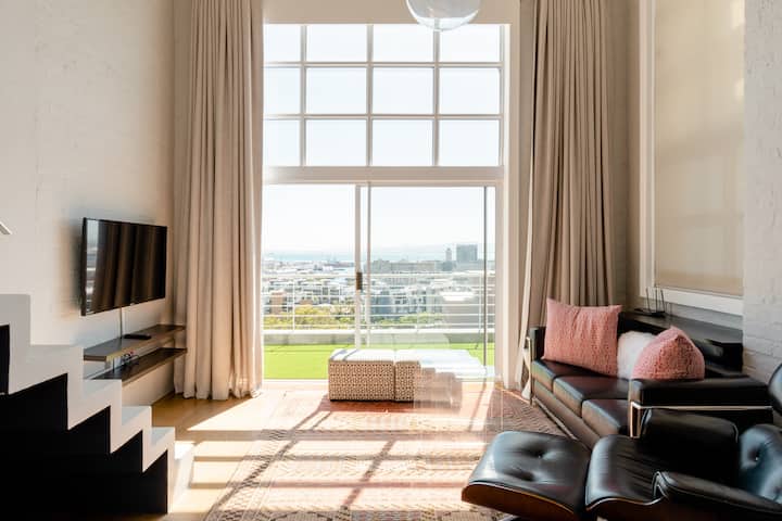 2-bed Double Volume Opulence | Magnificent Views - Camps Bay