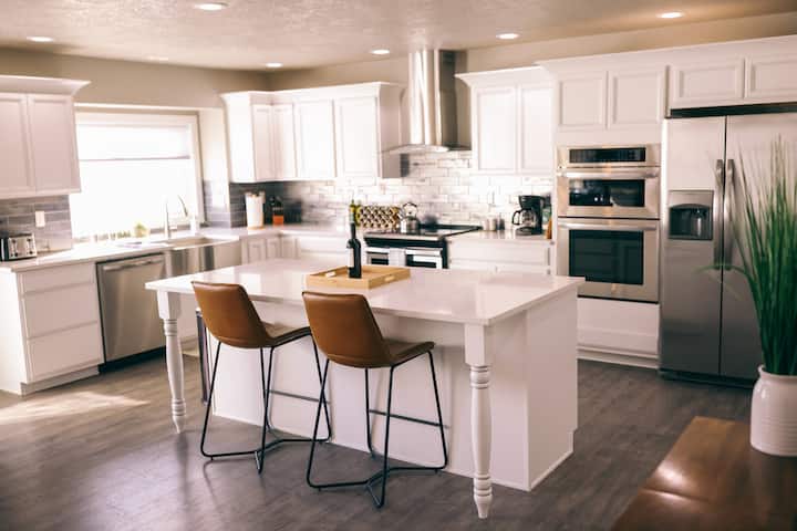 Modern Farmhouse On 9 Acres In The Middle Of Boise - Boise, ID