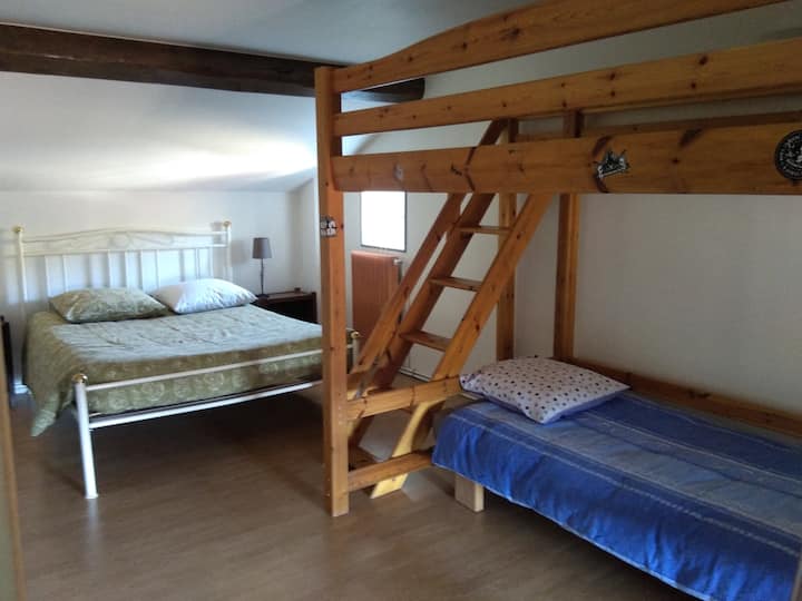 Ancienne Ferme Sur 3 Niveaux - Chalmazel