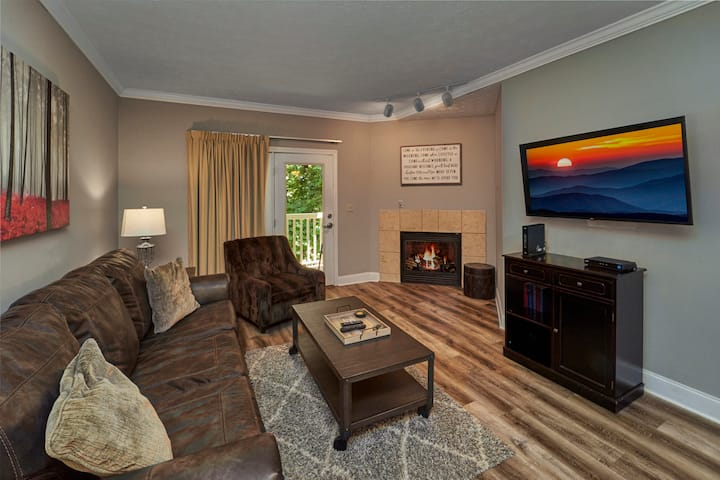 Cozy Condo On The Hill - Gatlinburg, TN