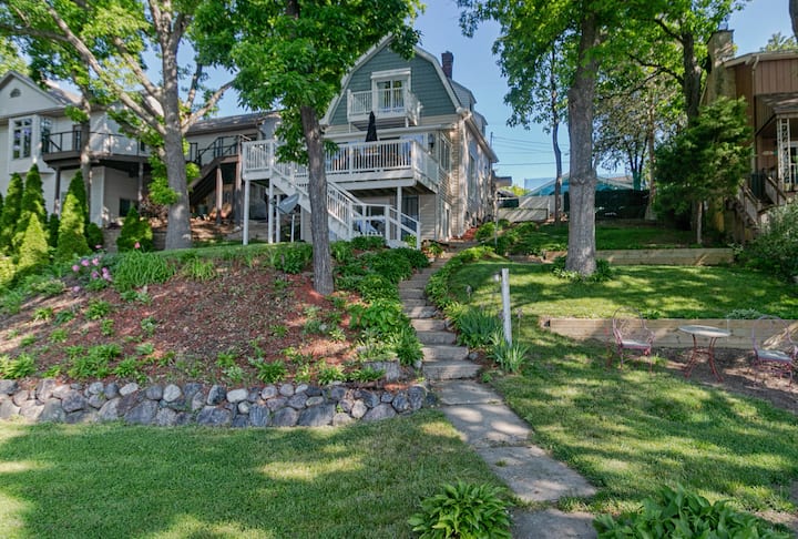 Maine Inspired Architecture On Okauchee Lake - Mud Lake, Oconomowoc