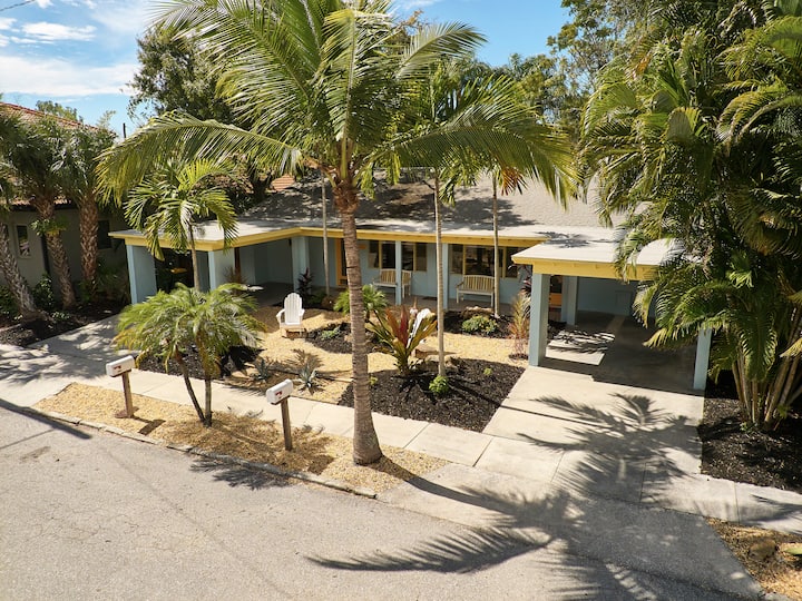 ☆ Ritzy Palms Downtown Estate~ 5 Min To Beach~new! - Sarasota, FL