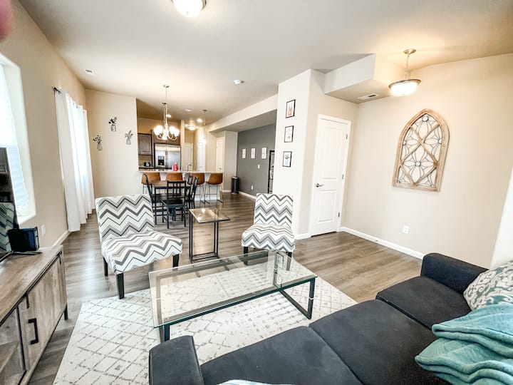 Stylish New Home Close To Downtown - Colorado Springs, CO