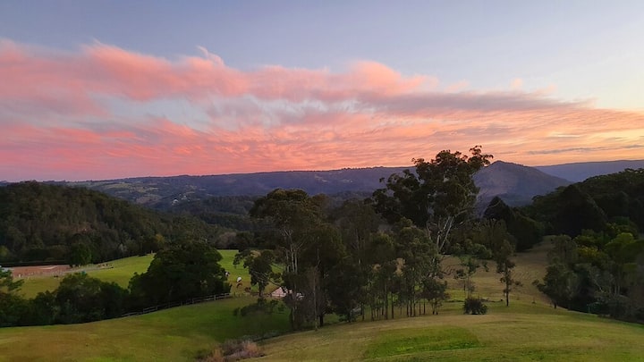 Luxury Escape @ King Parrot, Blue Summit Cottages - Maleny