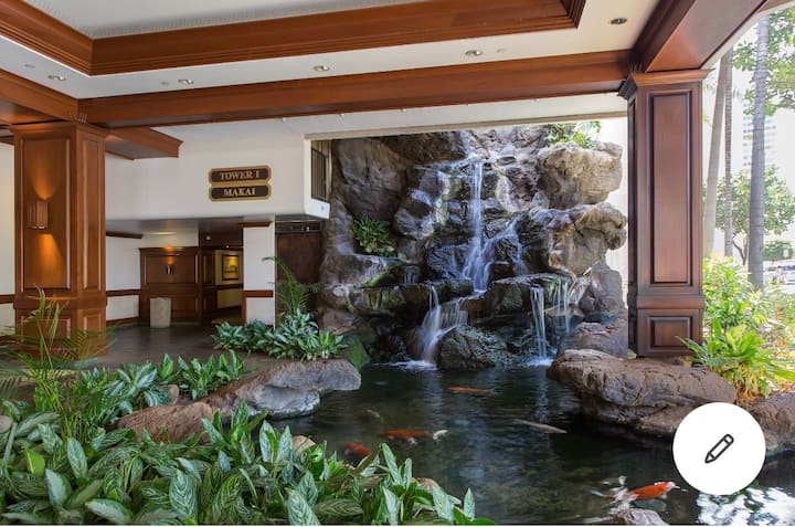 Newly Remodeled Waikiki Banyan, Free Parking - Honolulu