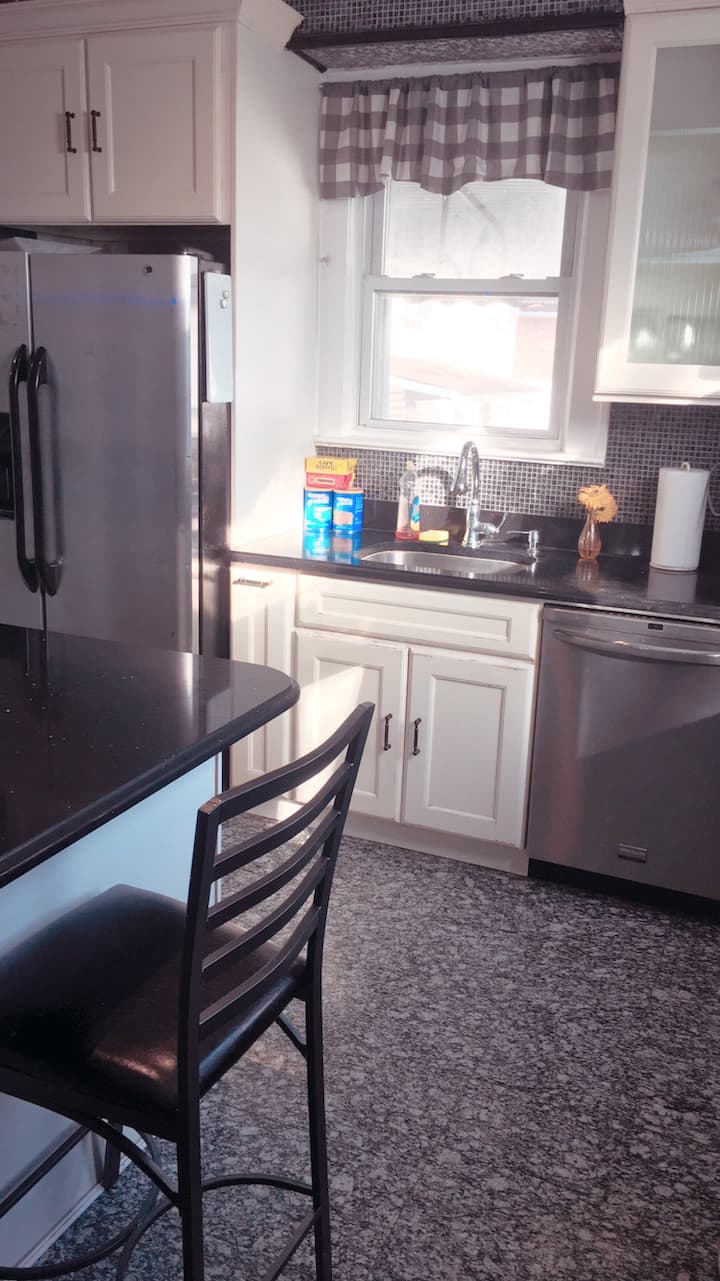 Private Room Close To All 15 Minutes From Jfk - Mineola, NY