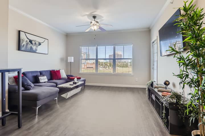 Downtown Condo Skyline Views! - Atlanta, GA