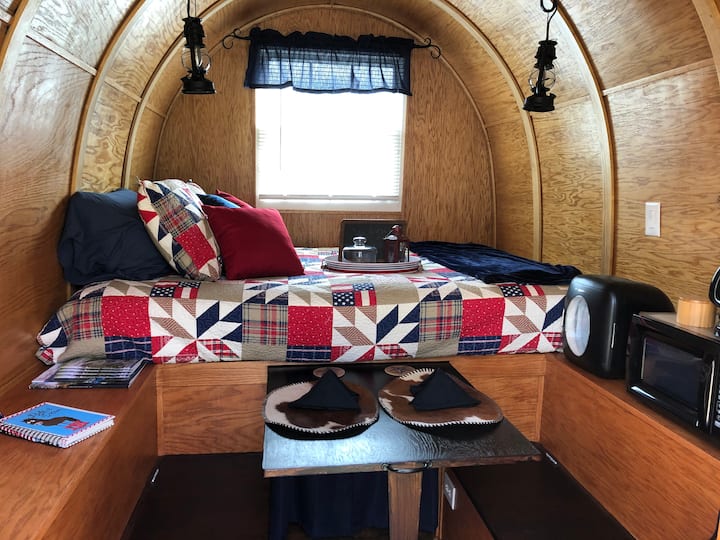 Adorable Sheep Wagon Mountain Getaway - Mountain Rest, SC