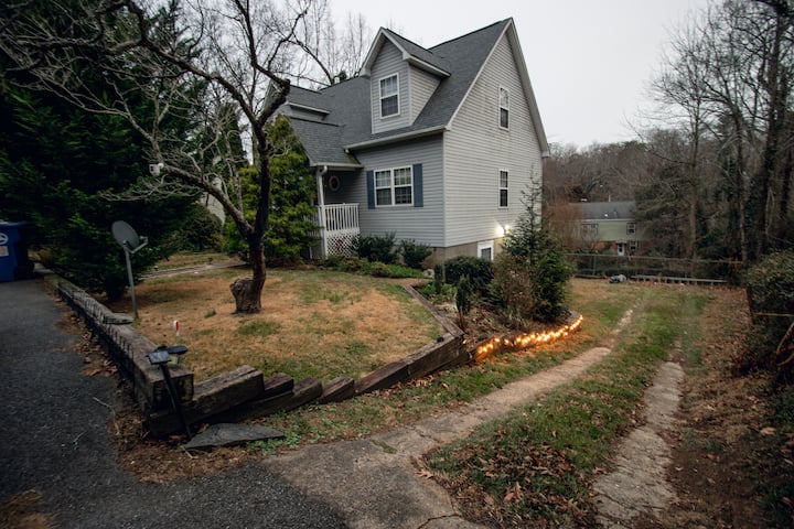 East Asheville Neighborhood Charm - Asheville, NC