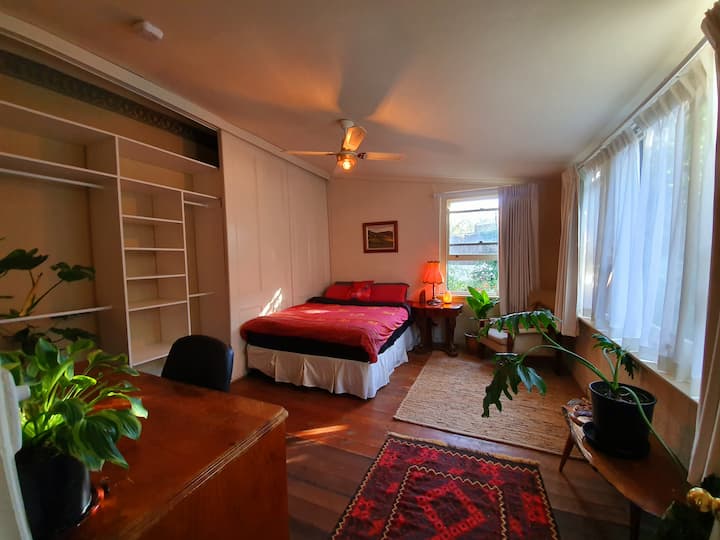 Tranquil Hills Mansion - Blackwood