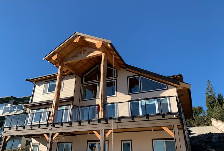 Ocean View Log Home - Gibsons