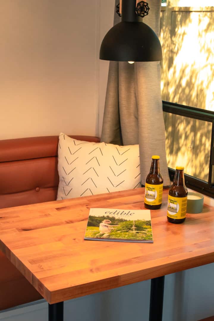 Rv Glamping W/outdoor Tub | 15 Mins To Alpaca Farm - Prince Edward