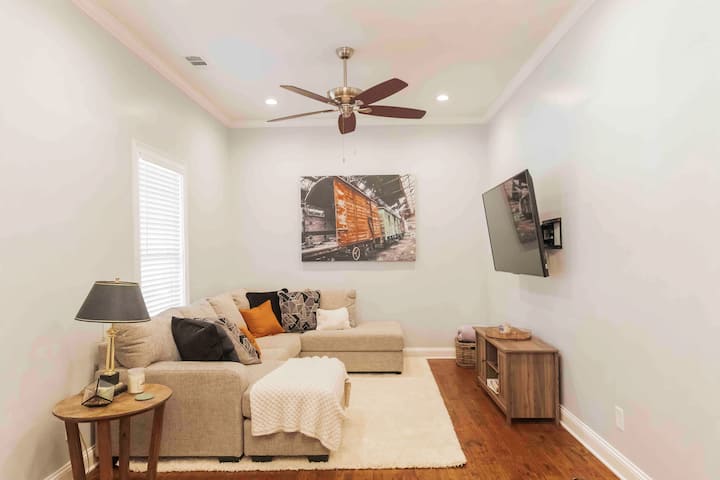 Sleeps 10 In Prime Location* 7 Beds With Hottub - Nissan Stadium Nashville