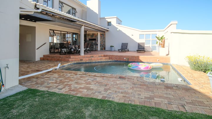 Holiday Home With Pool & Beach Views - Port Alfred