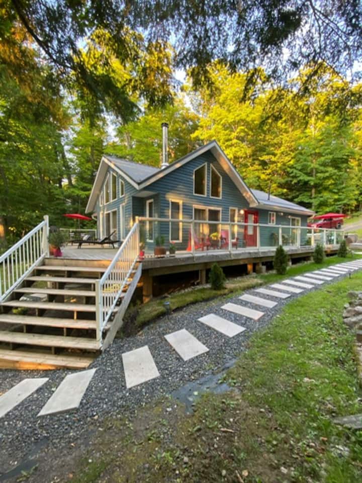 Beautiful Waterfront Cottage / Wi-fi / Hot Tub - Muskoka