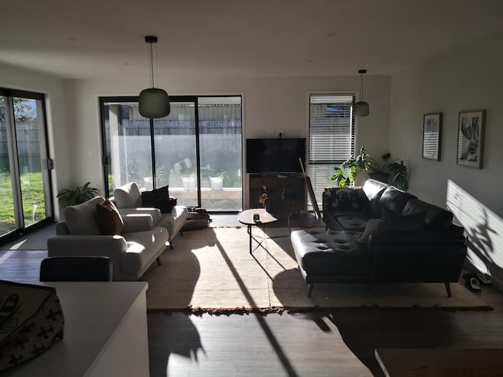 Modern Wairarapa Escape - Featherston