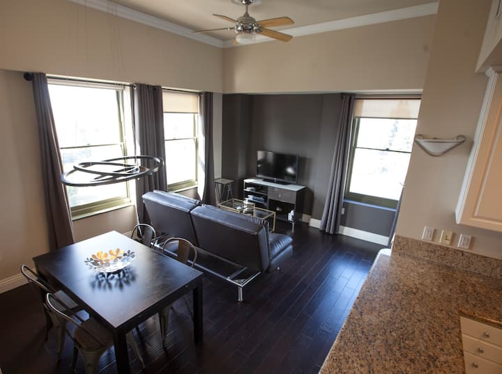2bd 2 Bath Top Floor Corner Unit Fireworks View - 애너하임