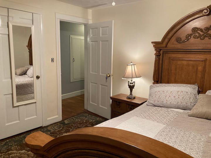 Ellen Elizabeth Estates - The  Kristen Leigh Apt. - Lake Quinsigamond, MA