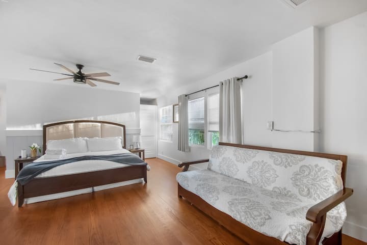 Palmetto Loft W/ Balcony 2 Blocks From Lighthouse! - St. Augustine, FL