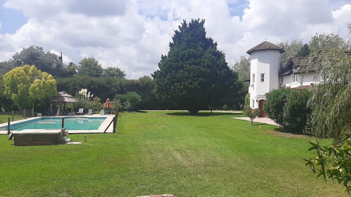 Fabulosa Casa Sobre Cancha De Polo En Pilar - Provincia de Buenos Aires