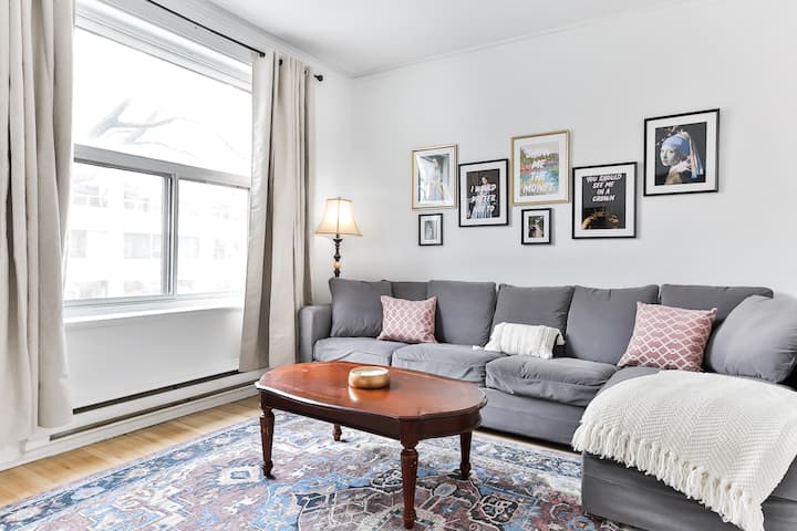 Free Parking | Location | Pool Table | Must Stay - Laval, Quebec, Canadà