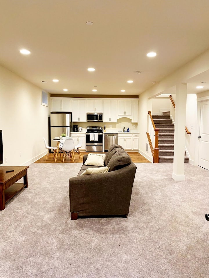 Upscale Basement Apartment (Private Entrance) - Bethesda, MD