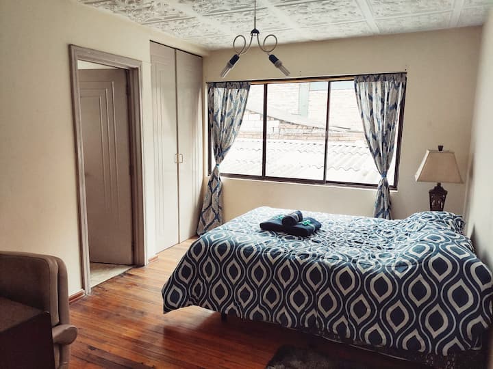 Habitación Con Baño Privado 4 Cuadras Del Centro - Cuenca